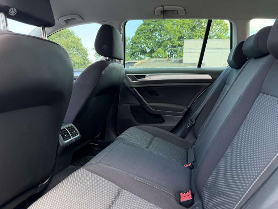 White Volkswagen Golf 2017 in Vilnius, with an engine capacity of 1.40 L and mileage of 180 thousand km for 8950 €, photo 10 on AUTOMOTO.COM.LV