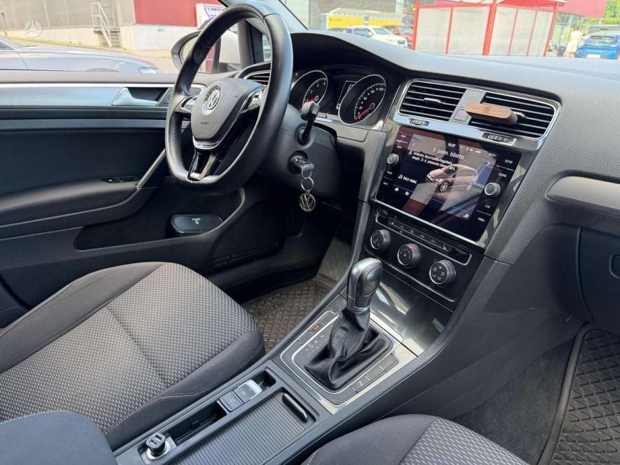 White Volkswagen Golf 2017 in Vilnius, with an engine capacity of 1.40 L and mileage of 180 thousand km for 8950 €, photo 12 on AUTOMOTO.COM.LV