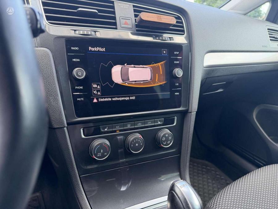White Volkswagen Golf 2017 in Vilnius, with an engine capacity of 1.40 L and mileage of 180 thousand km for 8950 €, photo 15 on AUTOMOTO.COM.LV