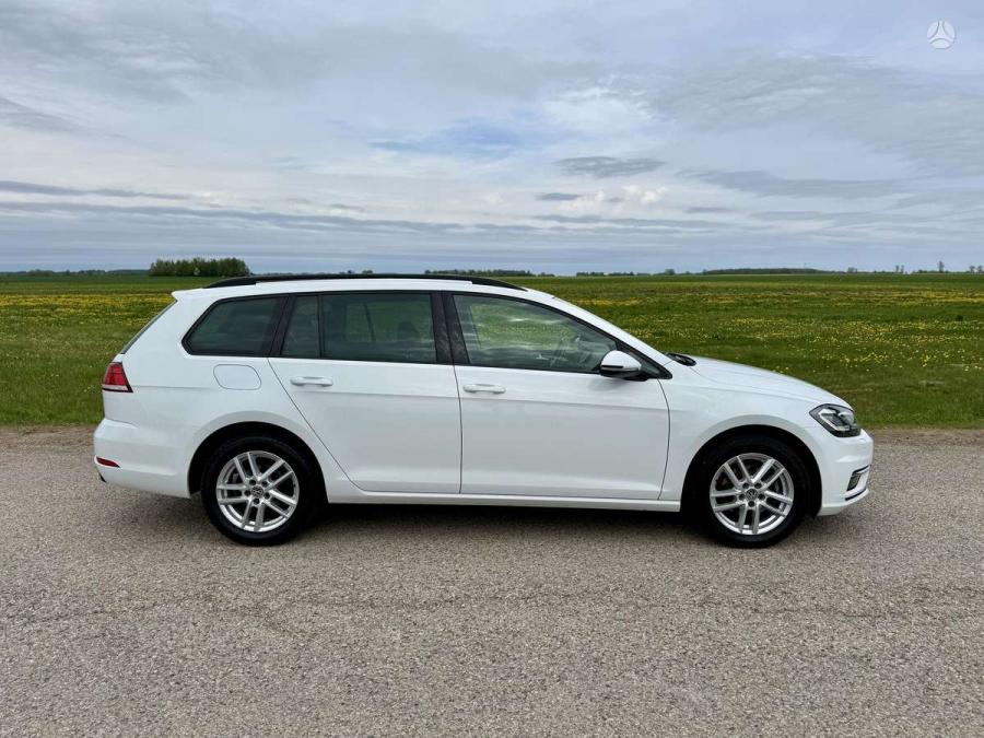White Volkswagen Golf 2017 in Vilkaviskis, with an engine capacity of 1.97 L and mileage of 239 thousand km for 9700 €, photo 6 on AUTOMOTO.COM.LV
