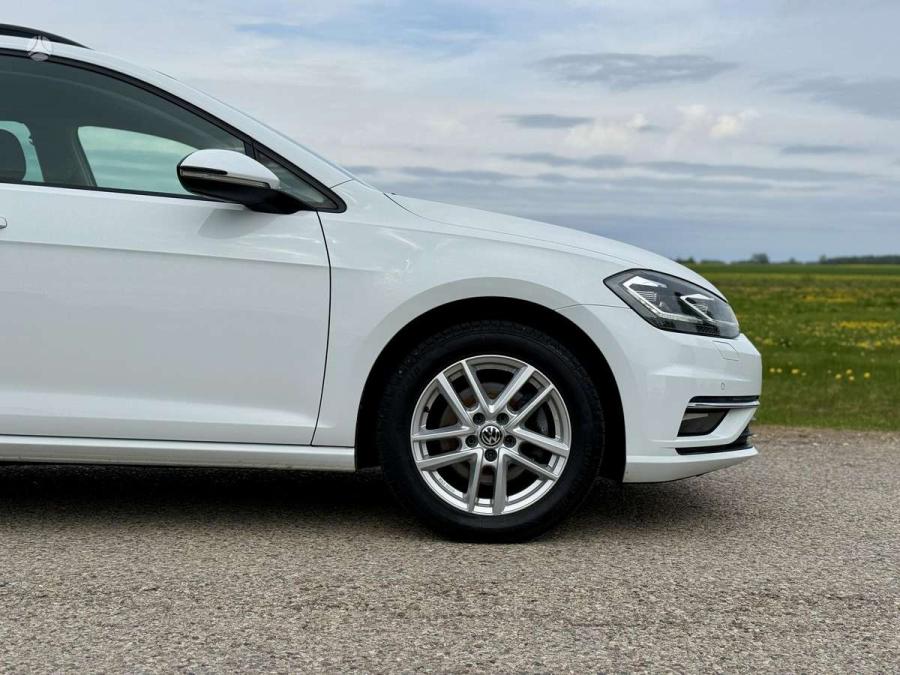 White Volkswagen Golf 2017 in Vilkaviskis, with an engine capacity of 1.97 L and mileage of 239 thousand km for 9700 €, photo 9 on AUTOMOTO.COM.LV
