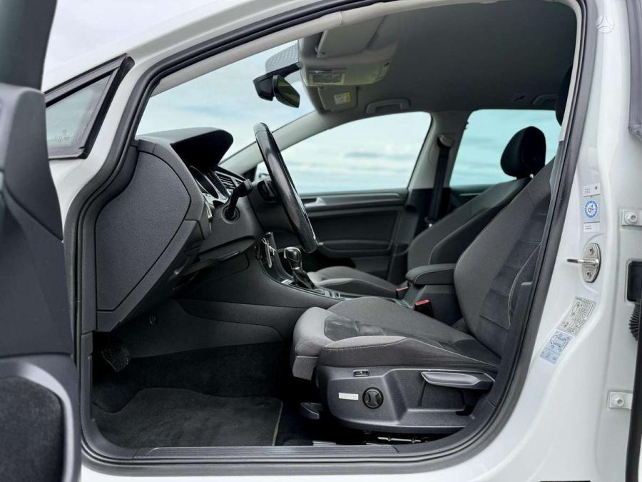 White Volkswagen Golf 2017 in Vilkaviskis, with an engine capacity of 1.97 L and mileage of 239 thousand km for 9700 €, photo 10 on AUTOMOTO.COM.LV