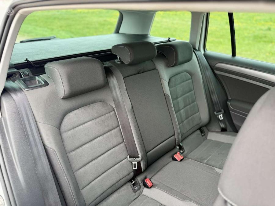 White Volkswagen Golf 2017 in Vilkaviskis, with an engine capacity of 1.97 L and mileage of 239 thousand km for 9700 €, photo 23 on AUTOMOTO.COM.LV
