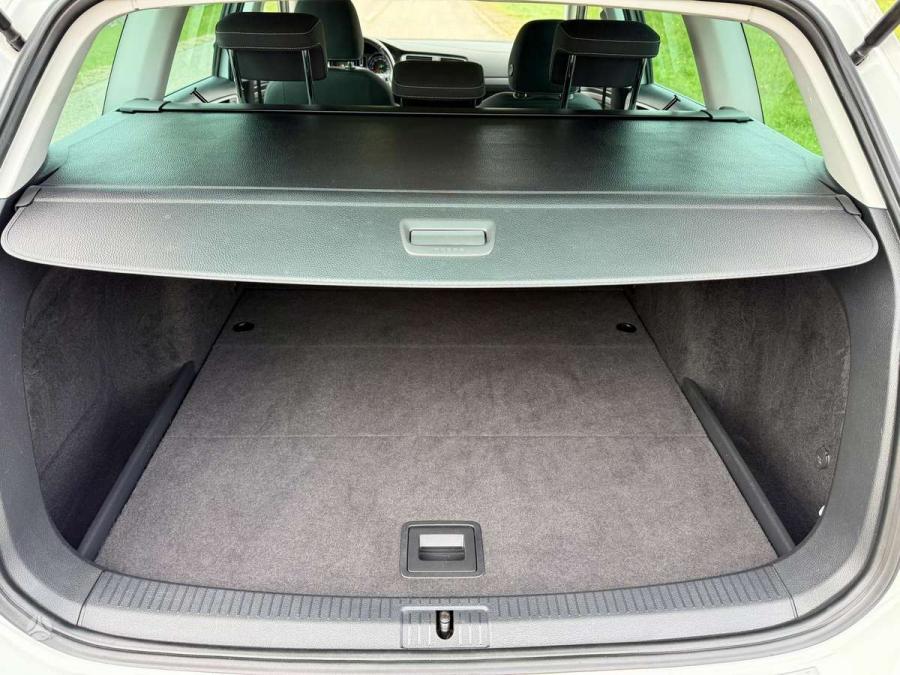 White Volkswagen Golf 2017 in Vilkaviskis, with an engine capacity of 1.97 L and mileage of 239 thousand km for 9700 €, photo 24 on AUTOMOTO.COM.LV
