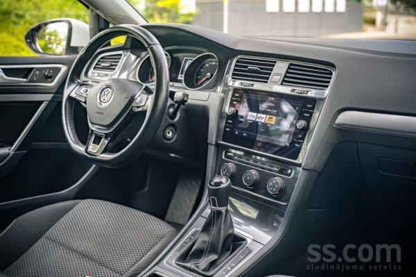 White Volkswagen Golf 2017 in Riga, with an engine capacity of 1.60 L and mileage of 261 thousand km for 5990 €, photo 9 on AUTOMOTO.COM.LV