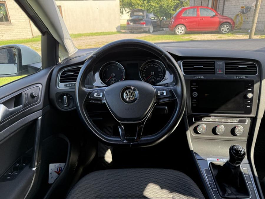 White Volkswagen Golf 2017 in Parnu, with an engine capacity of 0.00 L and mileage of 207 thousand km for 8100 €, photo 9 on AUTOMOTO.COM.LV