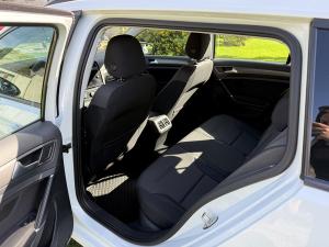 White Volkswagen Golf 2017 in Parnu, with an engine capacity of 0.00 L and mileage of 207 thousand km for 8100 €, photo 11 on AUTOMOTO.COM.LV