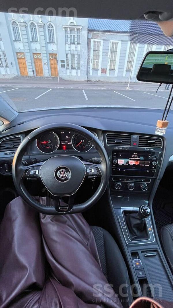 Фольксваген Гольф 2017 в Резекне на AUTOMOTO.COM.LV Белый Фольксваген Гольф 2017 в Резекне, объемом двигателя 1.60 л и пробегом 96 тыс. км за 8000 €, фото 7 на AUTOMOTO.COM.LV