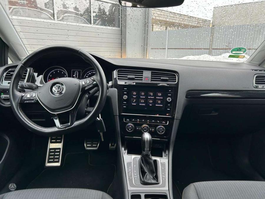 White Volkswagen Golf 2018 in Marijampole, with an engine capacity of 1.40 L and mileage of 169 thousand km for 9700 €, photo 9 on AUTOMOTO.COM.LV