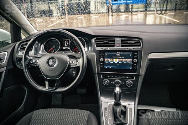 White Volkswagen Golf 2018 in Riga, with an engine capacity of 1.60 L and mileage of 0 thousand km for 6990 €, photo 8 on AUTOMOTO.COM.LV