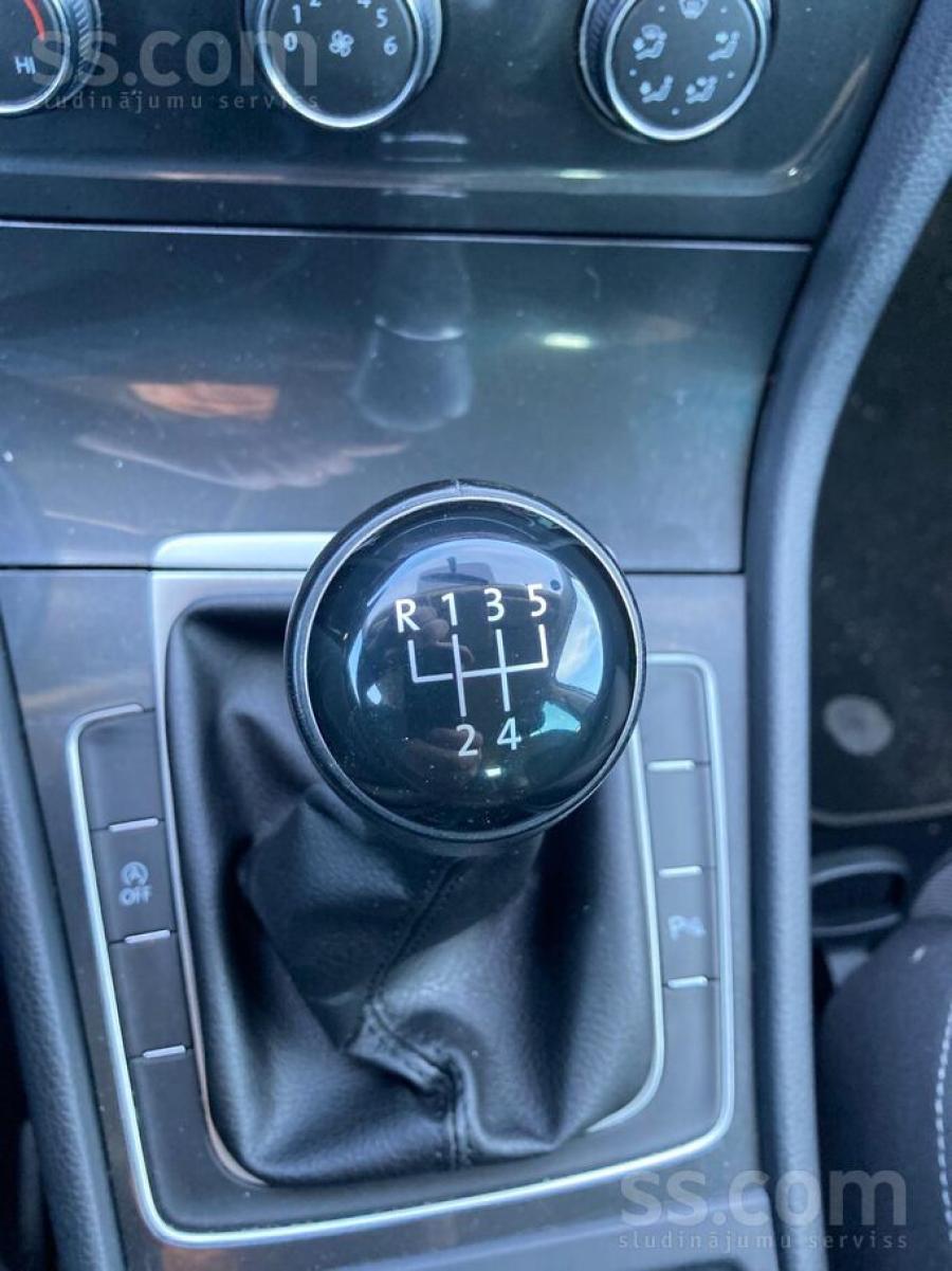 Balts Volkswagen Golf 2018 Rīga, ar dzinēja tilpumu 1.60 L un nobraukumu 270 tūkst. km par 6850 €, foto 13 vietnē AUTOMOTO.COM.LV