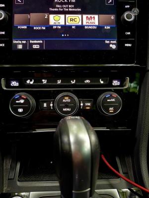 Balts Volkswagen Golf 2018 Kauņa, ar dzinēja tilpumu 2.00 L un nobraukumu 199 tūkst. km par 12700 €, foto 35 vietnē AUTOMOTO.COM.LV