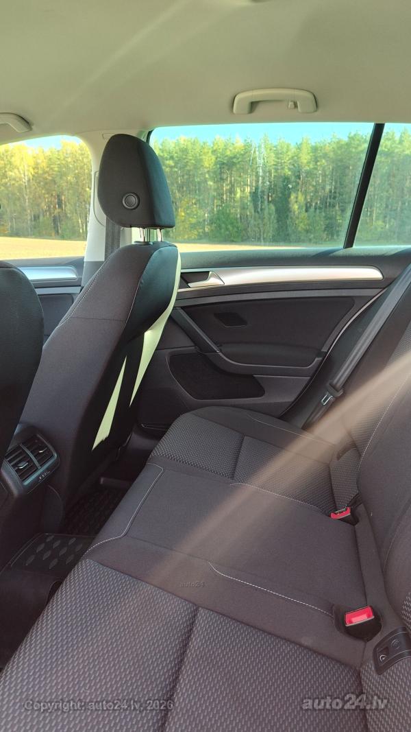 Volkswagen Golf 2018 in Tallinn on AUTOMOTO.COM.LV White Volkswagen Golf 2018 in Tallinn, with an engine capacity of 1.60 L and mileage of 169 thousand km for 8500 €, photo 9 on AUTOMOTO.COM.LV