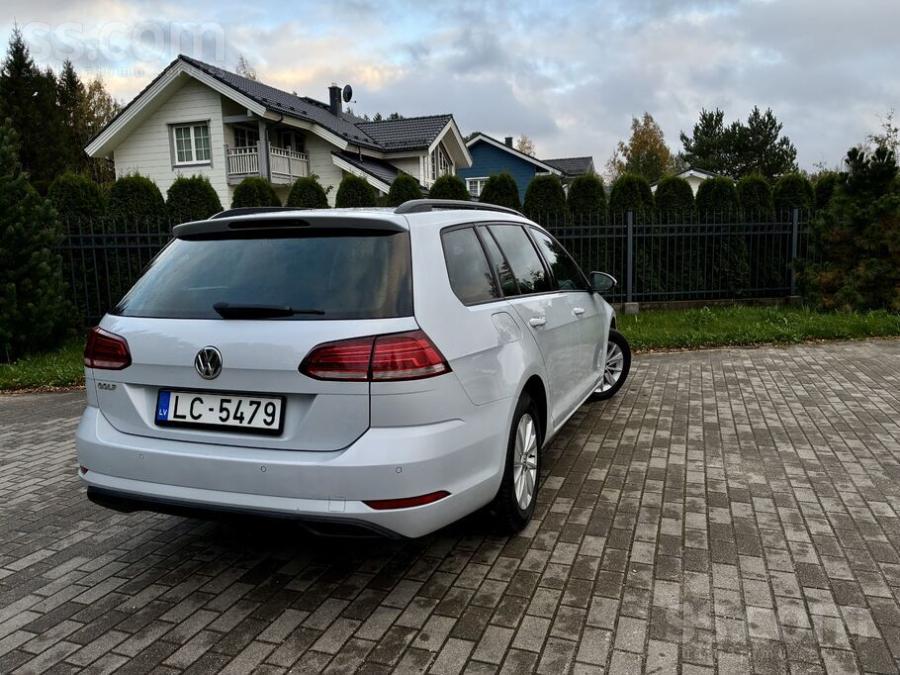 White Volkswagen Golf 2018 in Riga, with an engine capacity of 1.40 L and mileage of 180 thousand km for 7500 €, photo 4 on AUTOMOTO.COM.LV