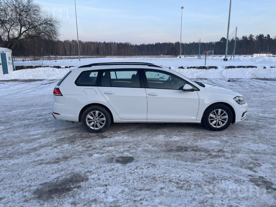 White Volkswagen Golf 2019 in Riga, with an engine capacity of 1.60 L and mileage of 141 thousand km for 10200 €, photo 2 on AUTOMOTO.COM.LV