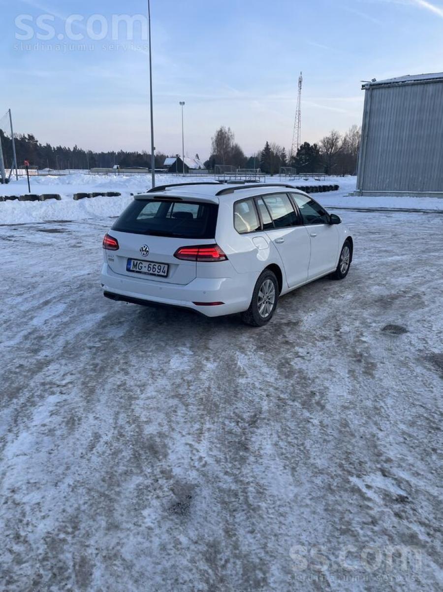 White Volkswagen Golf 2019 in Riga, with an engine capacity of 1.60 L and mileage of 141 thousand km for 10200 €, photo 3 on AUTOMOTO.COM.LV
