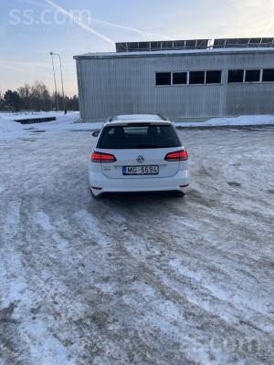 White Volkswagen Golf 2019 in Riga, with an engine capacity of 1.60 L and mileage of 141 thousand km for 10200 €, photo 4 on AUTOMOTO.COM.LV