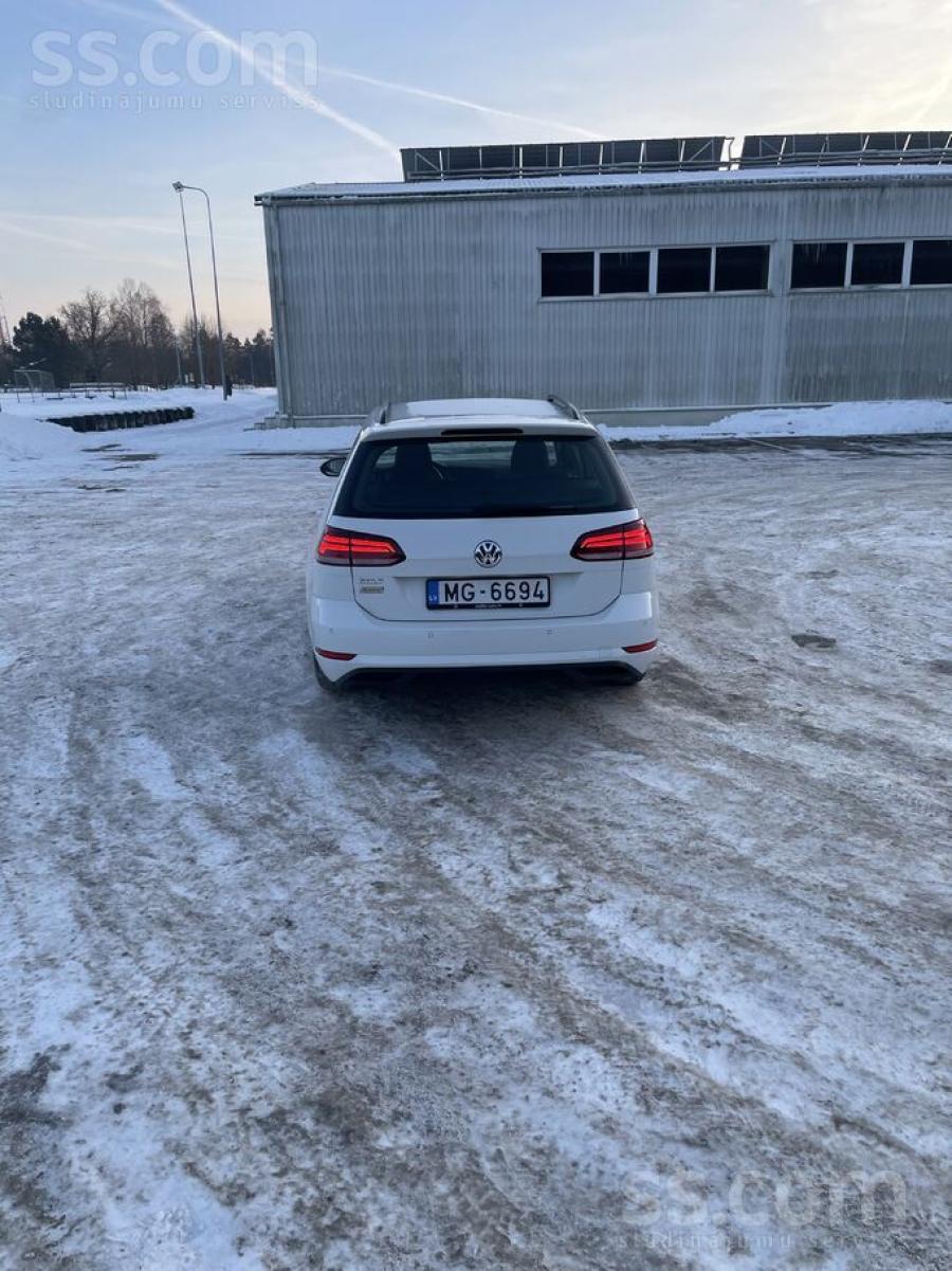 White Volkswagen Golf 2019 in Riga, with an engine capacity of 1.60 L and mileage of 141 thousand km for 10200 €, photo 4 on AUTOMOTO.COM.LV