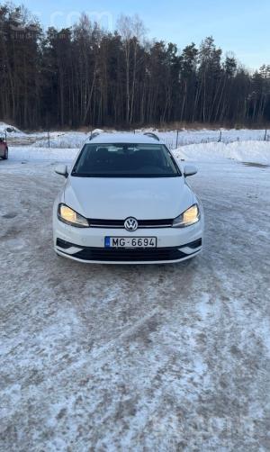 White Volkswagen Golf 2019 in Riga, with an engine capacity of 1.60 L and mileage of 141 thousand km for 10200 €, photo 5 on AUTOMOTO.COM.LV