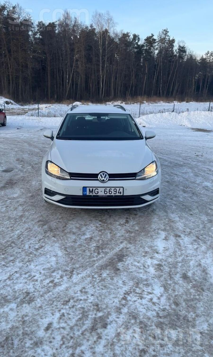 White Volkswagen Golf 2019 in Riga, with an engine capacity of 1.60 L and mileage of 141 thousand km for 10200 €, photo 5 on AUTOMOTO.COM.LV
