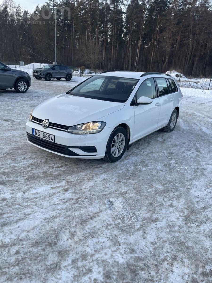 White Volkswagen Golf 2019 in Riga, with an engine capacity of 1.60 L and mileage of 141 thousand km for 10200 €, photo 6 on AUTOMOTO.COM.LV