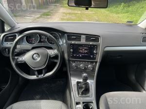 White Volkswagen Golf 2019 in Riga, with an engine capacity of 1.60 L and mileage of 141 thousand km for 10200 €, photo 8 on AUTOMOTO.COM.LV