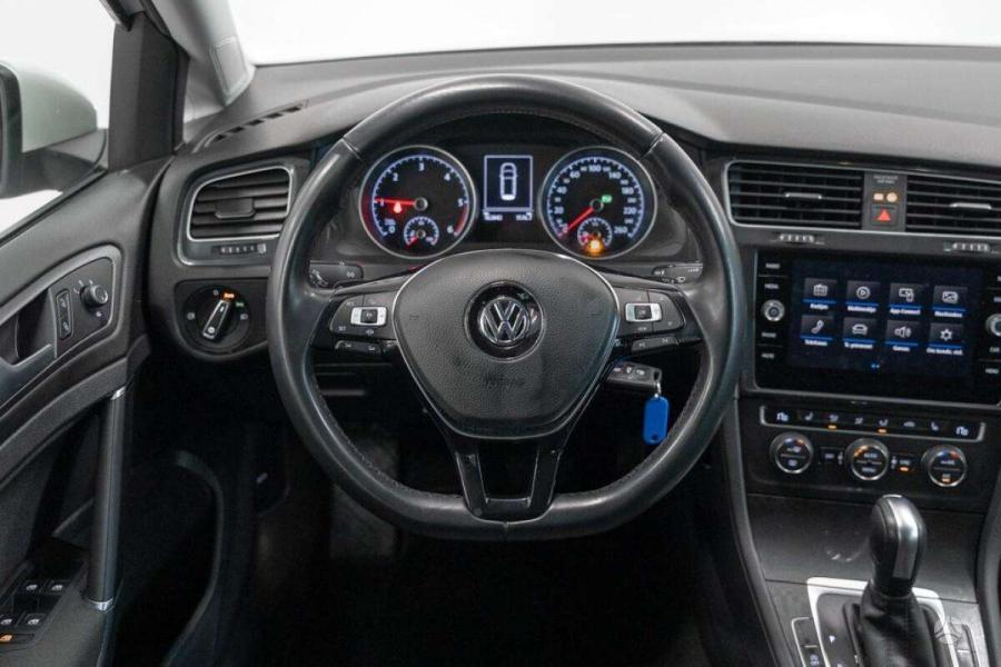 White Volkswagen Golf 2019 in Vilnius, with an engine capacity of 2.00 L and mileage of 163 thousand km for 12650 €, photo 9 on AUTOMOTO.COM.LV