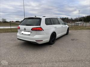 White Volkswagen Golf 2019 in Vilnius, with an engine capacity of 2.00 L and mileage of 110 thousand km for 16350 €, photo 7 on AUTOMOTO.COM.LV