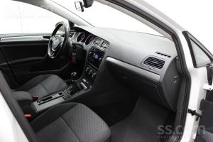 White Volkswagen Golf 2019 in Riga, with an engine capacity of 1.60 L and mileage of 293 thousand km for 7990 €, photo 12 on AUTOMOTO.COM.LV