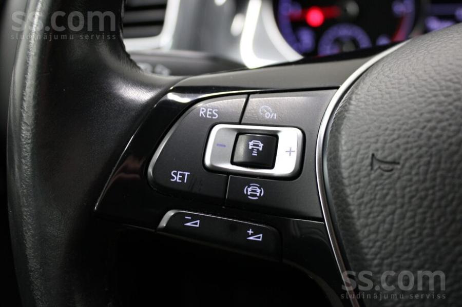 White Volkswagen Golf 2019 in Riga, with an engine capacity of 1.60 L and mileage of 293 thousand km for 7990 €, photo 17 on AUTOMOTO.COM.LV