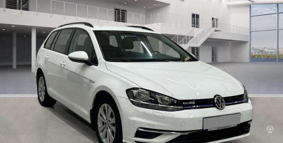 White Volkswagen Golf 2019 in Vilnius, with an engine capacity of 1.50 L and mileage of 103 thousand km for 11375 €, photo 4 on AUTOMOTO.COM.LV