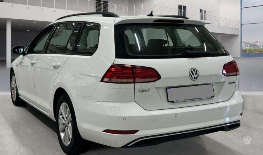 White Volkswagen Golf 2019 in Vilnius, with an engine capacity of 1.50 L and mileage of 103 thousand km for 11375 €, photo 5 on AUTOMOTO.COM.LV