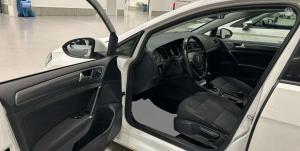 White Volkswagen Golf 2019 in Vilnius, with an engine capacity of 1.50 L and mileage of 103 thousand km for 11375 €, photo 7 on AUTOMOTO.COM.LV