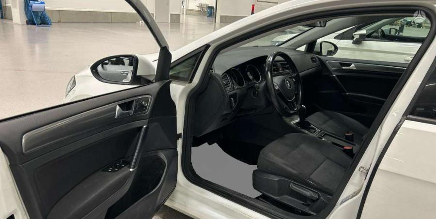 White Volkswagen Golf 2019 in Vilnius, with an engine capacity of 1.50 L and mileage of 103 thousand km for 11375 €, photo 7 on AUTOMOTO.COM.LV