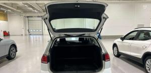 White Volkswagen Golf 2019 in Vilnius, with an engine capacity of 1.50 L and mileage of 103 thousand km for 11375 €, photo 12 on AUTOMOTO.COM.LV