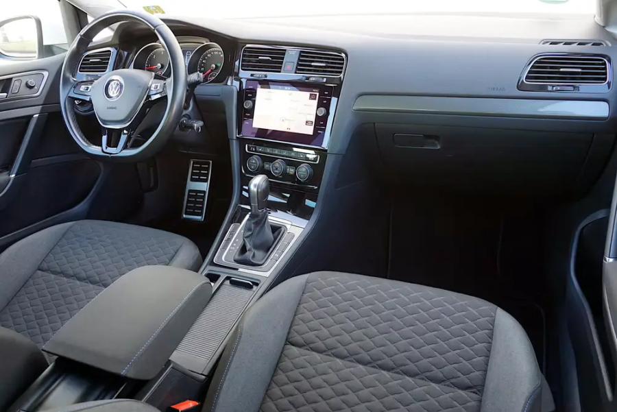 Balts Volkswagen Golf 2019 Rīga, ar dzinēja tilpumu 1.60 L un nobraukumu 279 tūkst. km par 7500 €, foto 17 vietnē AUTOMOTO.COM.LV