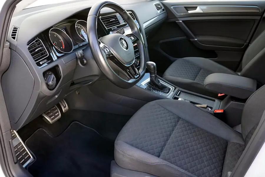 Balts Volkswagen Golf 2019 Rīga, ar dzinēja tilpumu 1.60 L un nobraukumu 279 tūkst. km par 7500 €, foto 20 vietnē AUTOMOTO.COM.LV