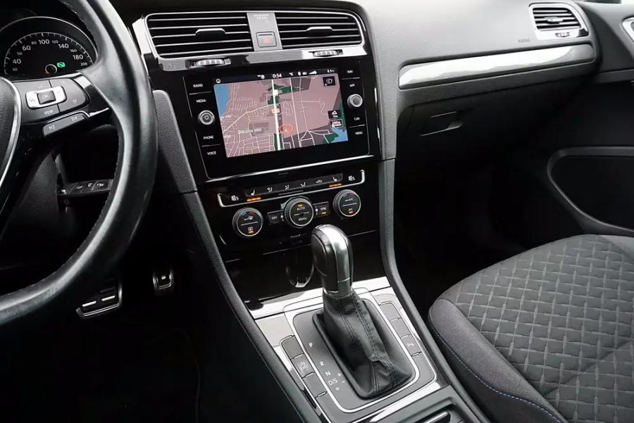 Balts Volkswagen Golf 2019 Rīga, ar dzinēja tilpumu 1.60 L un nobraukumu 279 tūkst. km par 7500 €, foto 23 vietnē AUTOMOTO.COM.LV
