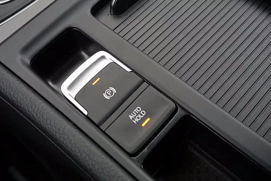Balts Volkswagen Golf 2019 Rīga, ar dzinēja tilpumu 1.60 L un nobraukumu 279 tūkst. km par 7500 €, foto 28 vietnē AUTOMOTO.COM.LV