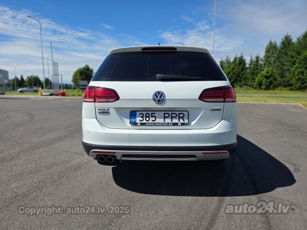 White Volkswagen Golf 2019 in Tallinn, with an engine capacity of 2.00 L and mileage of 180 thousand km for 16500 €, photo 7 on AUTOMOTO.COM.LV