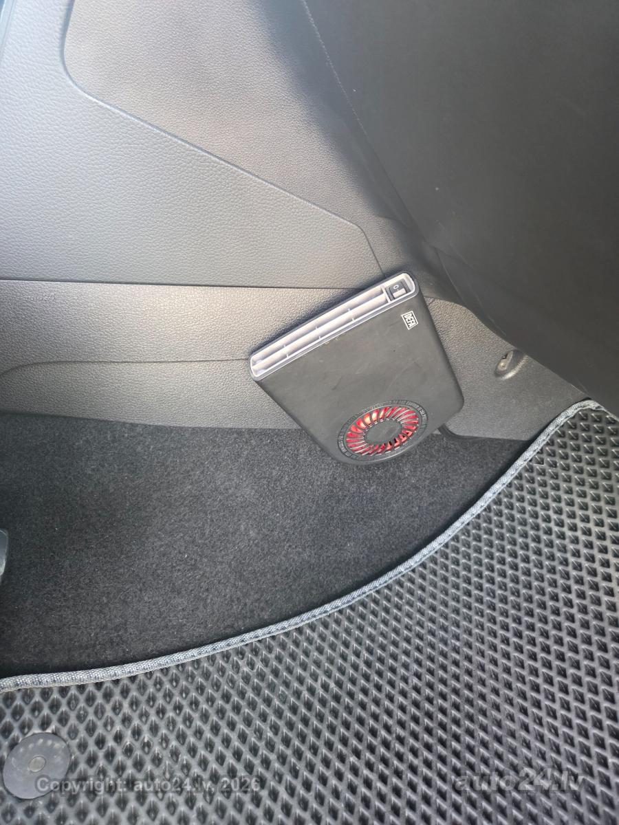 Balts Volkswagen Golf 2019 Tallina, ar dzinēja tilpumu 2.00 L un nobraukumu 180 tūkst. km par 16500 €, foto 15 vietnē AUTOMOTO.COM.LV