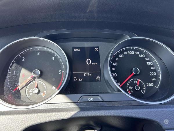 White Volkswagen Golf 2019 in Kaunas, with an engine capacity of 1.60 L and mileage of 122 thousand km for 11500 €, photo 8 on AUTOMOTO.COM.LV