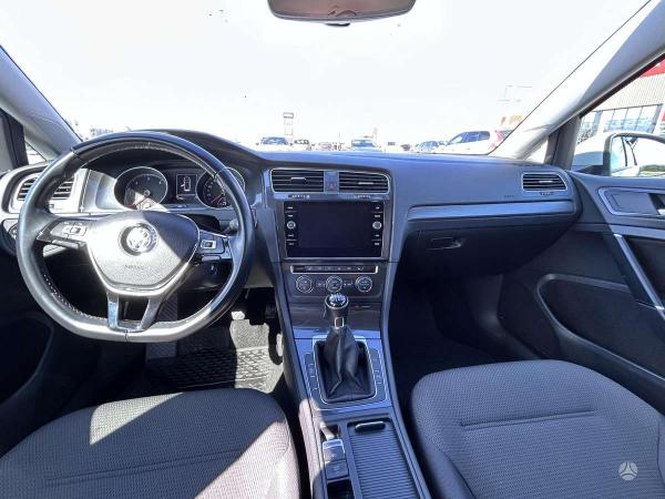 White Volkswagen Golf 2019 in Kaunas, with an engine capacity of 1.60 L and mileage of 122 thousand km for 11500 €, photo 10 on AUTOMOTO.COM.LV