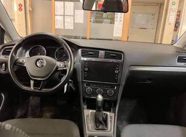 White Volkswagen Golf 2020 in Vilnius, with an engine capacity of 1.50 L and mileage of 270 thousand km for 10104 €, photo 7 on AUTOMOTO.COM.LV