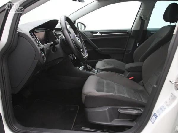 White Volkswagen Golf 2020 in Vilnius, with an engine capacity of 1.50 L and mileage of 178 thousand km for 13199 €, photo 4 on AUTOMOTO.COM.LV