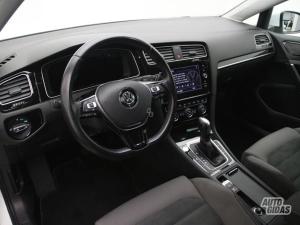 White Volkswagen Golf 2020 in Vilnius, with an engine capacity of 1.50 L and mileage of 178 thousand km for 13199 €, photo 17 on AUTOMOTO.COM.LV