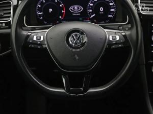White Volkswagen Golf 2020 in Vilnius, with an engine capacity of 1.50 L and mileage of 178 thousand km for 13199 €, photo 19 on AUTOMOTO.COM.LV
