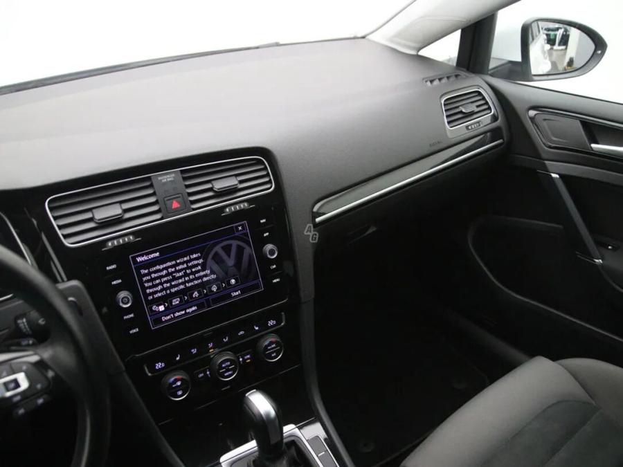 White Volkswagen Golf 2020 in Vilnius, with an engine capacity of 1.50 L and mileage of 178 thousand km for 13199 €, photo 22 on AUTOMOTO.COM.LV