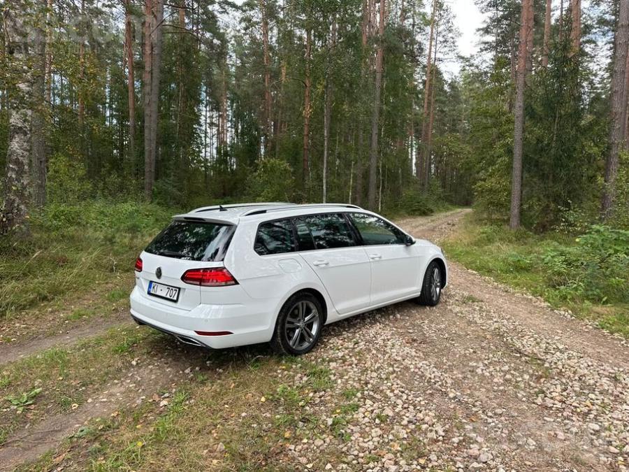 White Volkswagen Golf 2020 in Riga, with an engine capacity of 2.00 L and mileage of 213 thousand km for 10550 €, photo 4 on AUTOMOTO.COM.LV