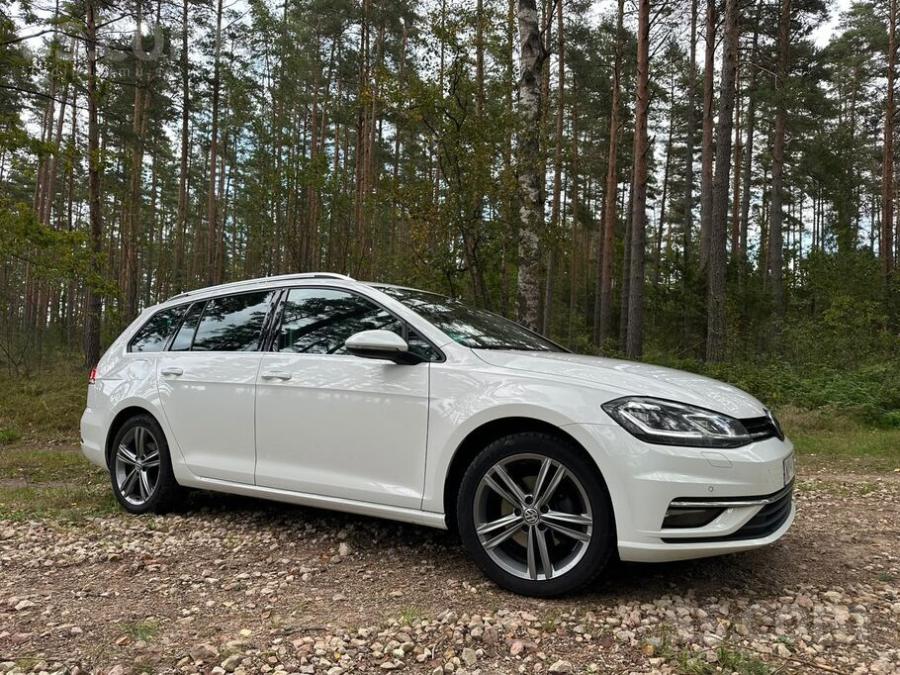 White Volkswagen Golf 2020 in Riga, with an engine capacity of 2.00 L and mileage of 213 thousand km for 10550 €, photo 5 on AUTOMOTO.COM.LV